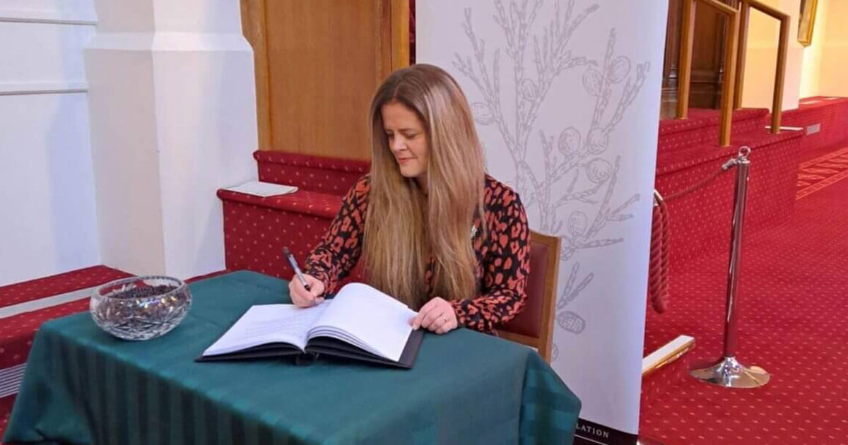 Handwerk und Leidenschaft: Hanna Kaur wird Mitglied der Gin Guild ...